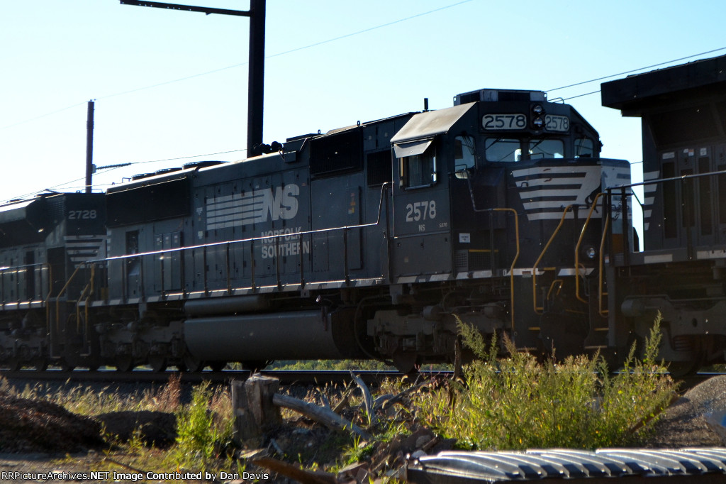 NS SD70 2578 trails on 20Q